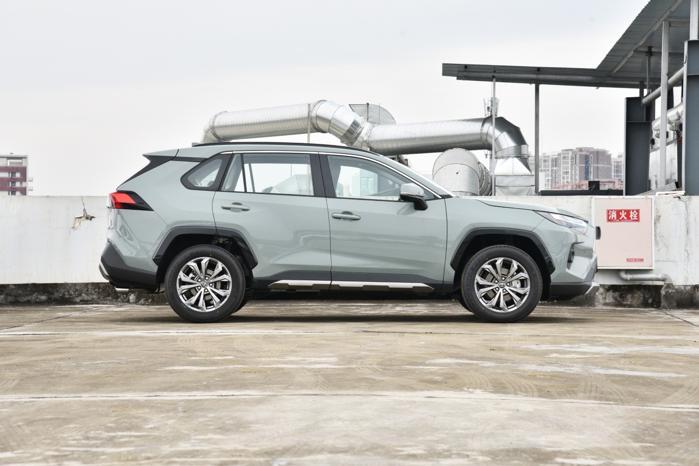 【RAV4荣放2.0L 两驱风尚PLUS版正侧车头向右水平图片-汽车图片大全】-易车