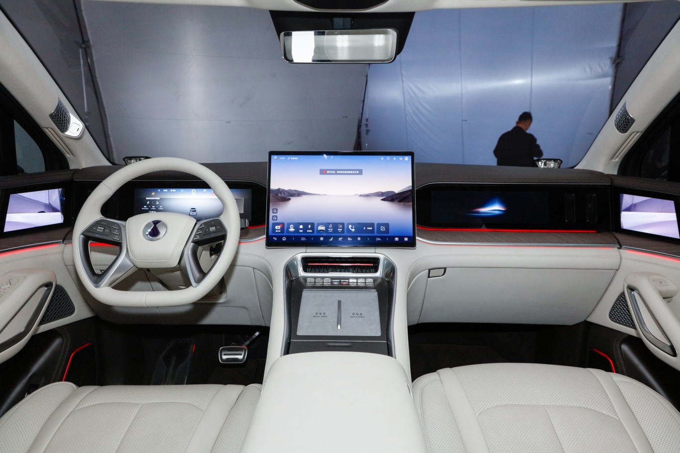 【腾势N92.0T 202km 旗舰型内饰全景正拍图片-汽车图片大全】-易车