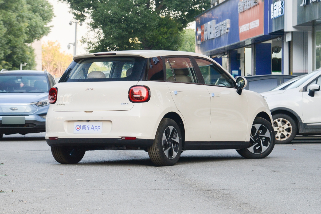 【江淮钇为3改款 挚爱版 505km 冠军版侧后45度车头向右水平图片-汽车图片大全】-易车