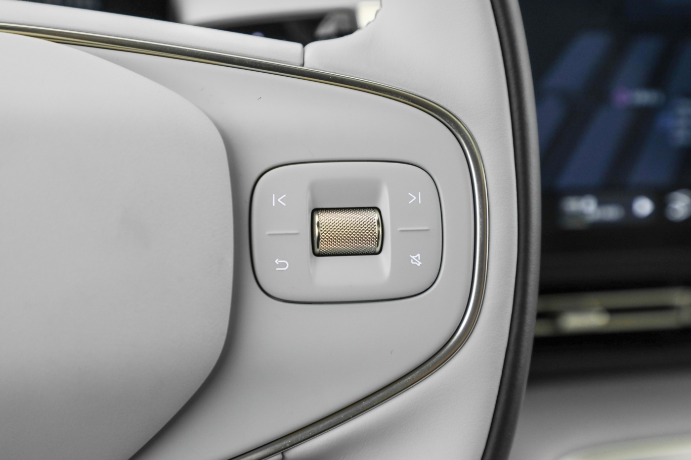 【小鹏P7+710km 超长续航 Max右侧方向盘功能按键图片-汽车图片大全】-易车