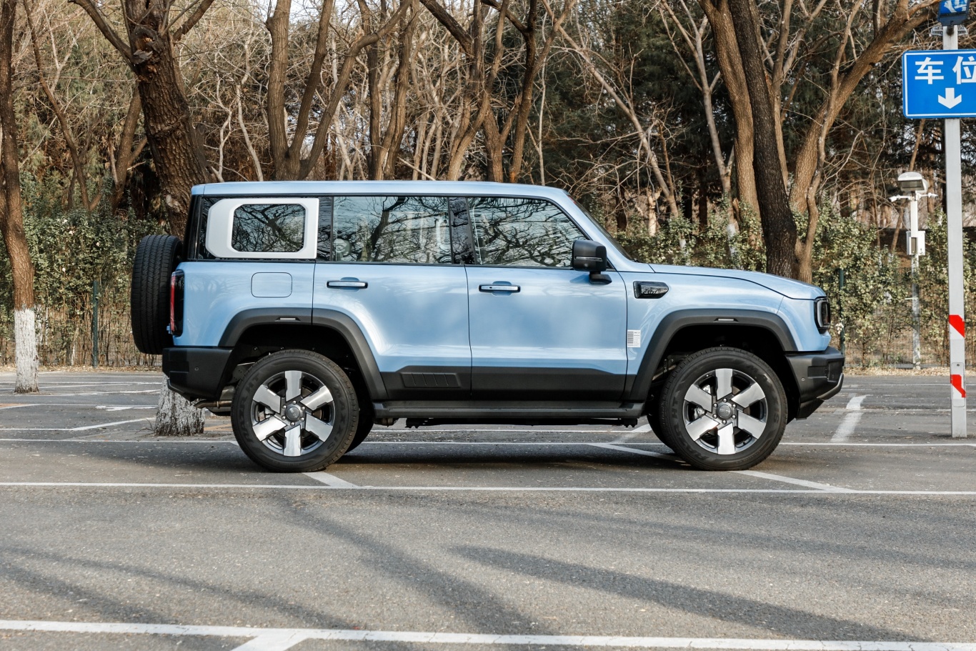 【北京越野BJ40增程152km 进阶版正侧车头向右水平图片-汽车图片大全】-易车