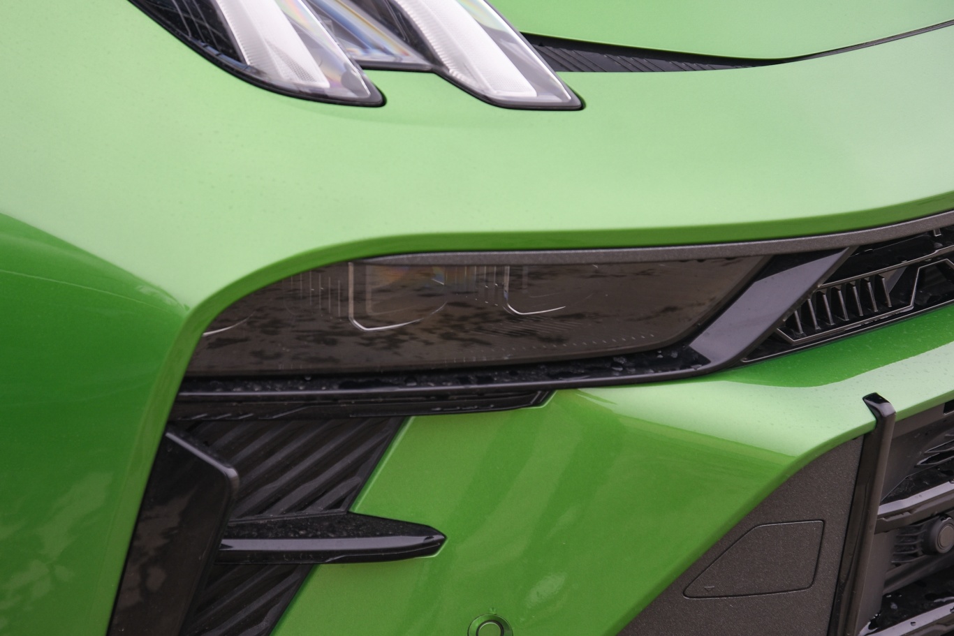 【领克0303+ 2.0T 自动四驱性能套装 5座大灯侧45度俯拍图片-汽车图片大全】-易车