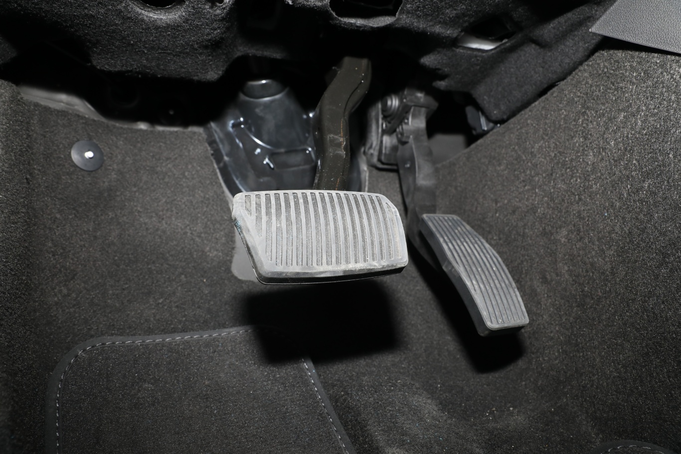 【昂科威Plus昂科威Plus 28T 两驱白金版脚踏板图片-汽车图片大全】-易车