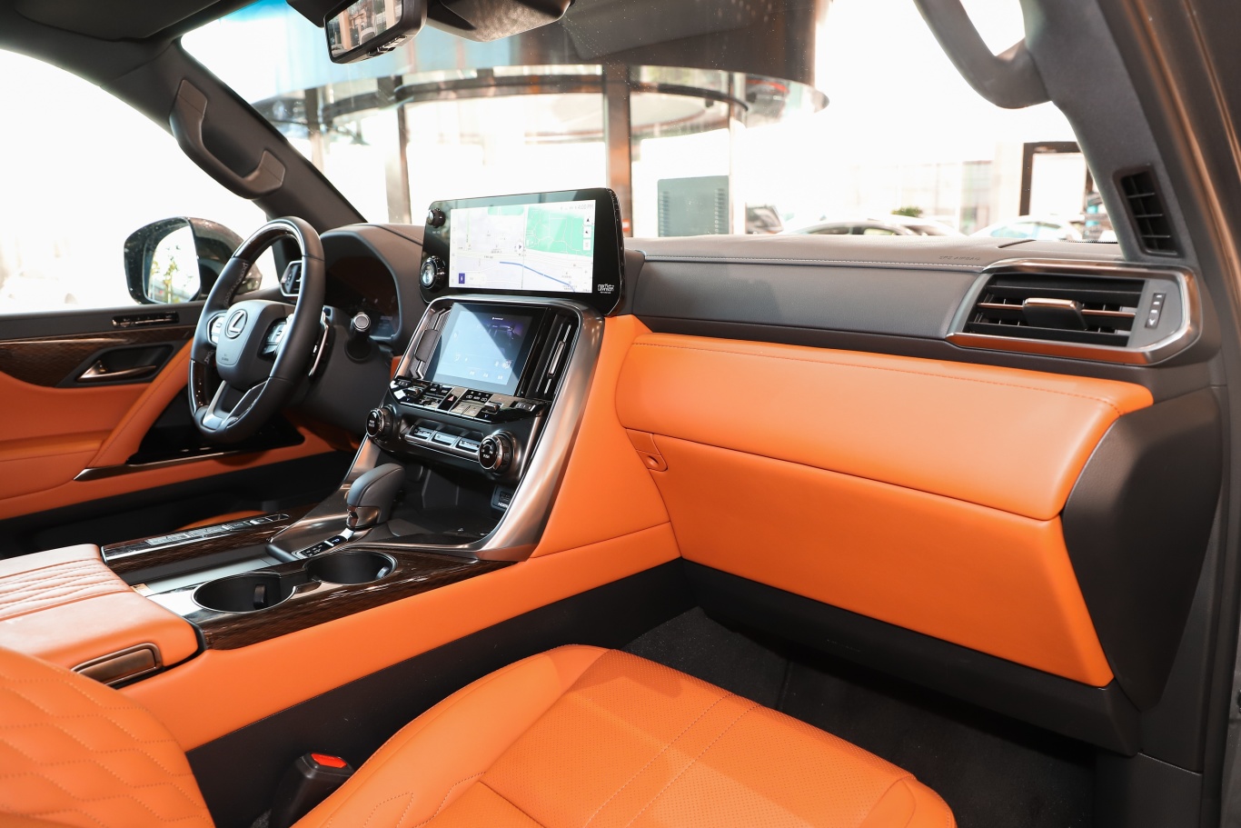 【雷克萨斯LXLX700h VIP领世版内饰全景副驾方向图片-汽车图片大全】-易车