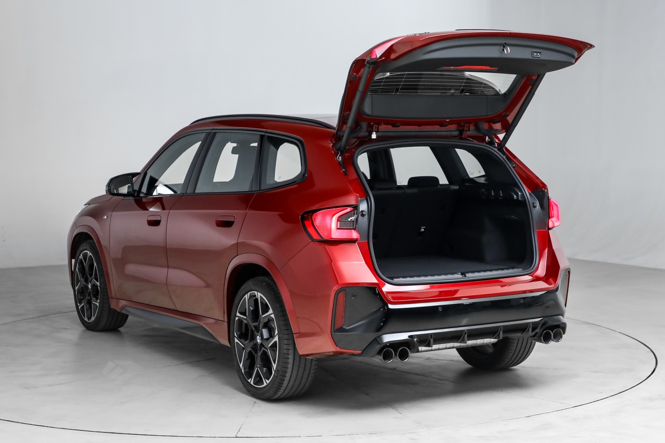 【宝马X1M35Li后备厢开启45度侧拍图片-汽车图片大全】-易车