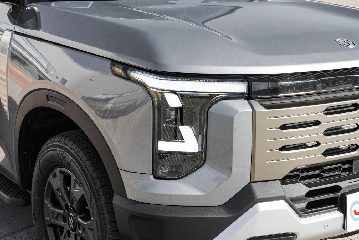 【郑州日产Z9GT 2.0T 自动四驱标箱舒享版 汽油大灯侧45度俯拍图片-汽车图片大全】-易车