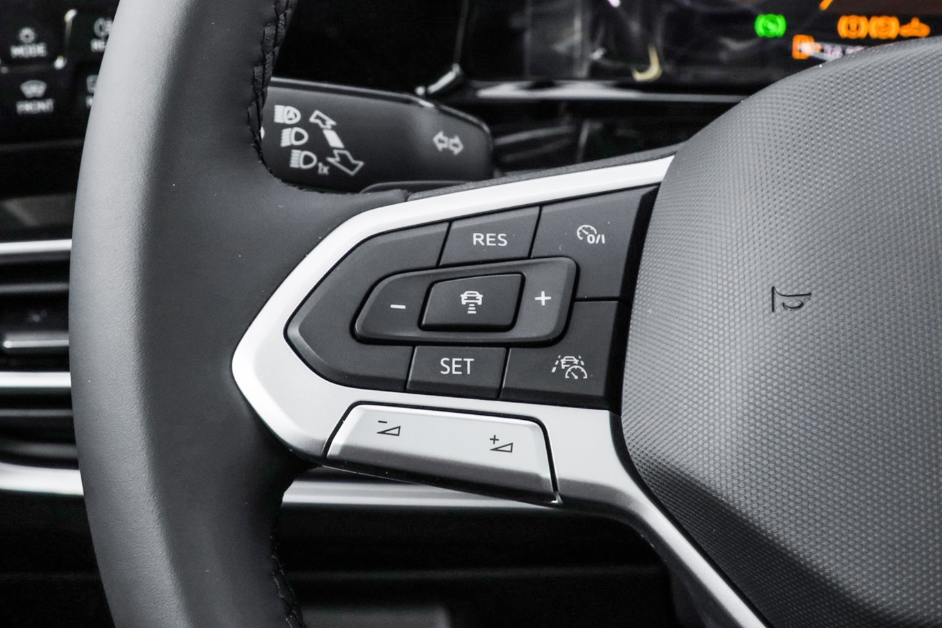 【揽境众享款 530TSI 四驱旗舰胜境版Pro 6座左侧方向盘功能按键图片-汽车图片大全】-易车