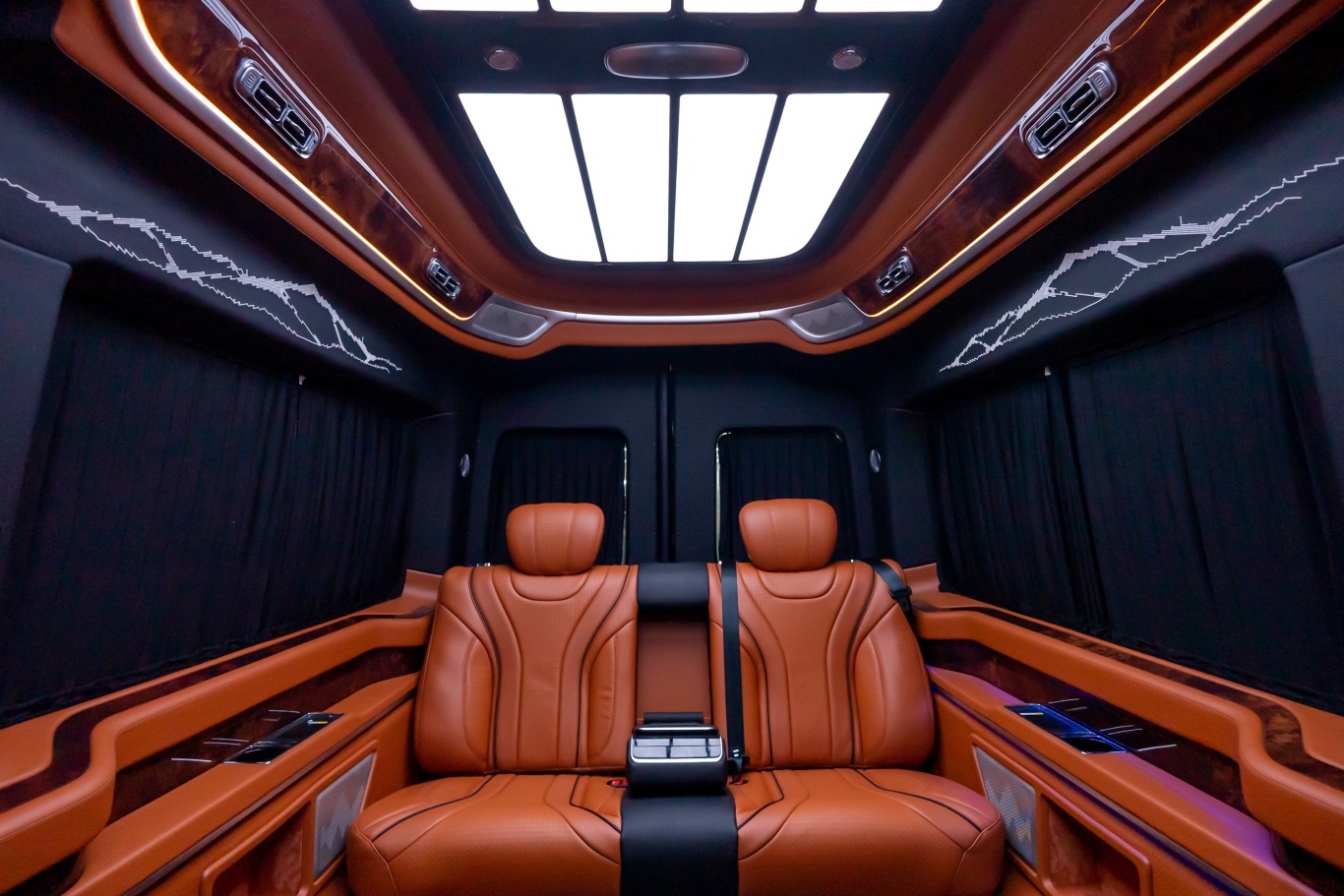 【克蒂圣姆峰系列2.0T MST 7座 汽油后排图片-汽车图片大全】-易车