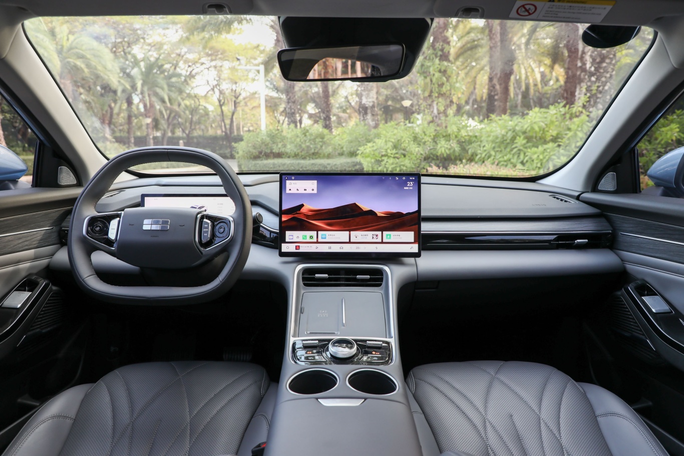 【银河L6EM-i 1.5L 140km 星舰版内饰全景正拍图片-汽车图片大全】-易车