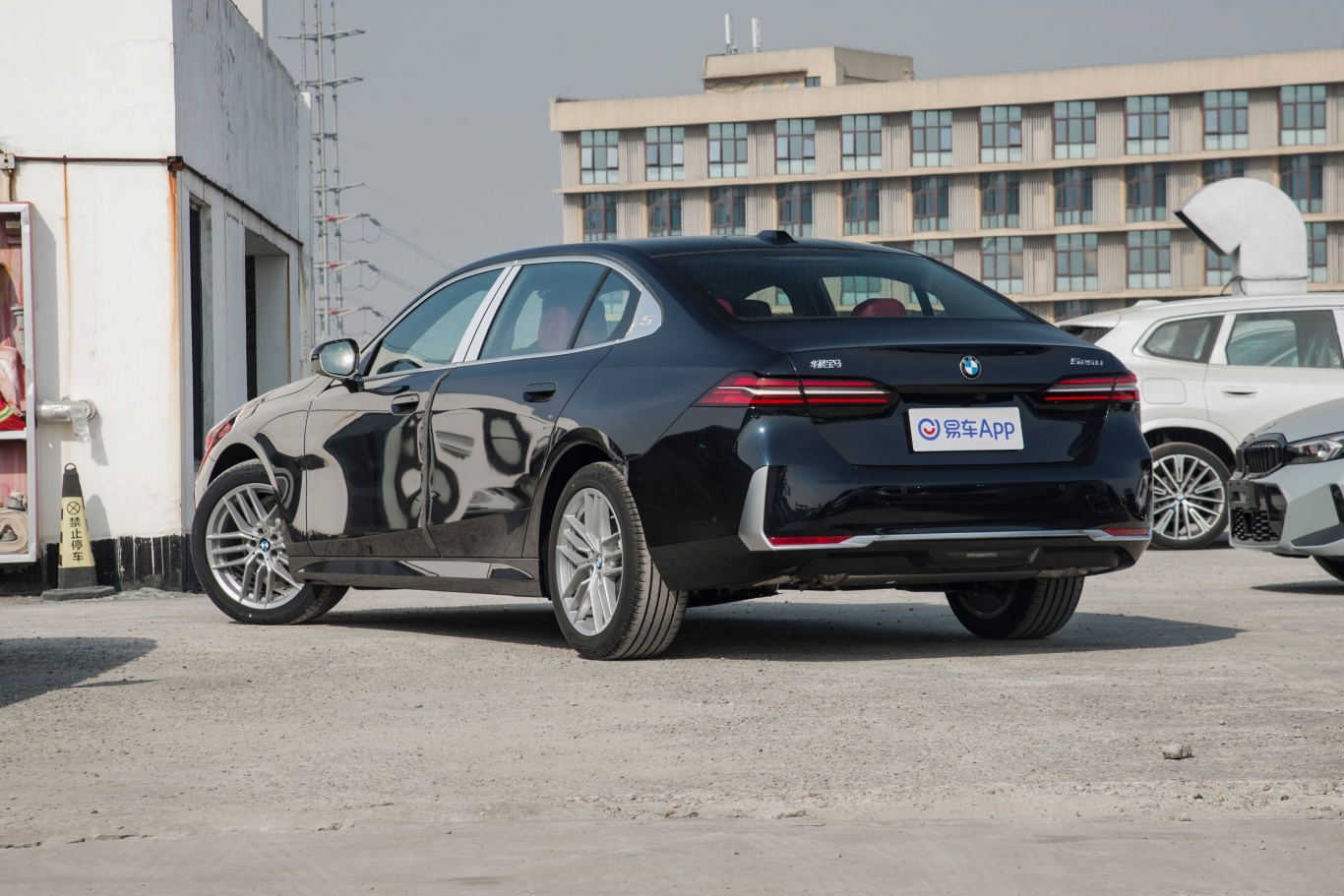 【宝马5系525Li 豪华套装侧后45度车头向左水平图片-汽车图片大全】-易车