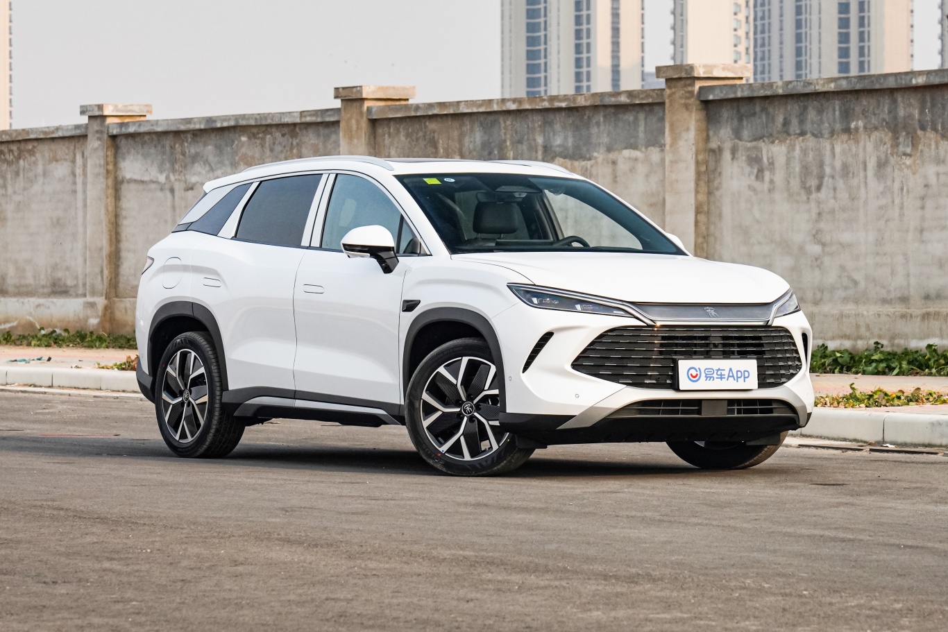 【宋L DM-i智驾版 1.5L 160km 超越型侧前45度车头向右水平图片-汽车图片大全】-易车