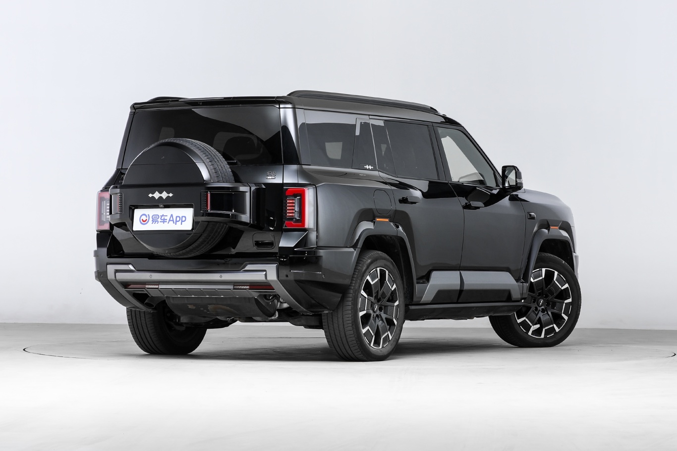 【豹82.0T 智勇旗舰版 7座侧后45度车头向右水平图片-汽车图片大全】-易车