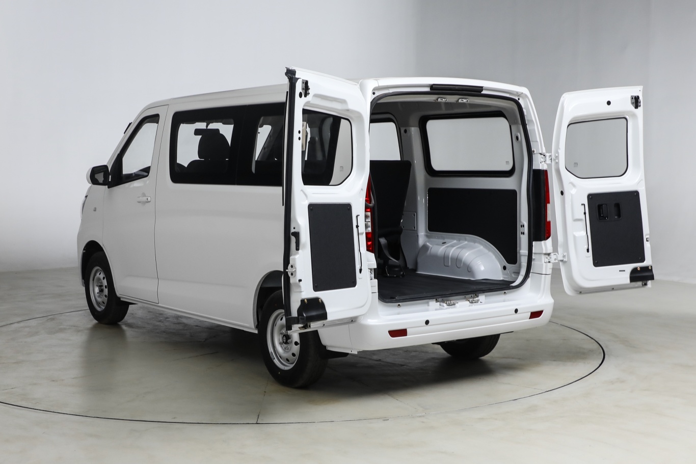 【睿行EM60货运版 300km 背掀门舒适型 2座后备厢开启45度侧拍图片-汽车图片大全】-易车