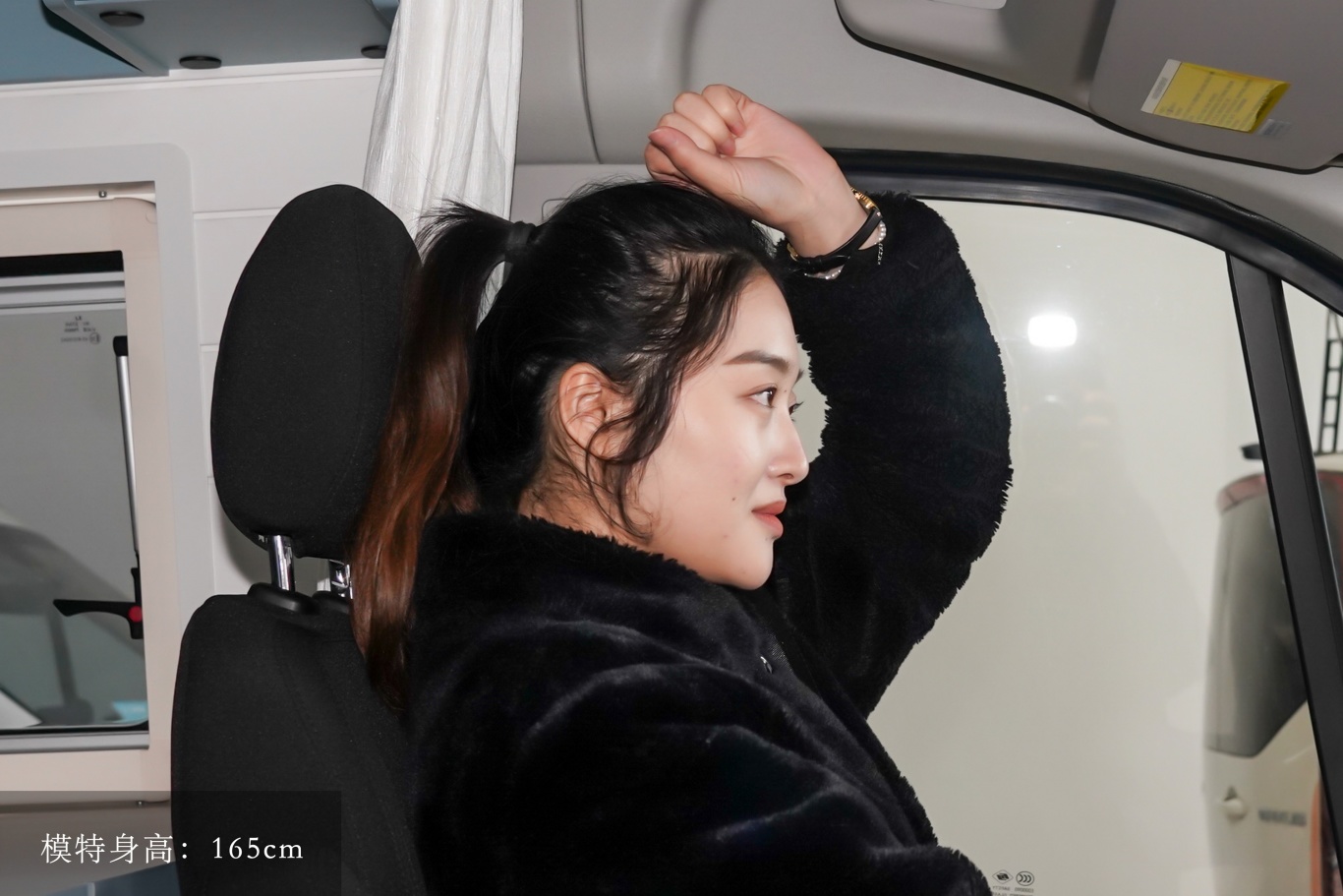 【大通V90房车旅行家RVLIFE乐玩版 2.0T 150Ps 4座前排头部空间图片-汽车图片大全】-易车