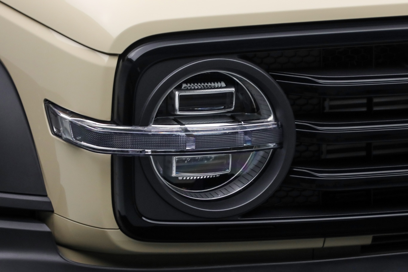 【坦克3002.0T 征服者 汽油大灯侧45度俯拍图片-汽车图片大全】-易车