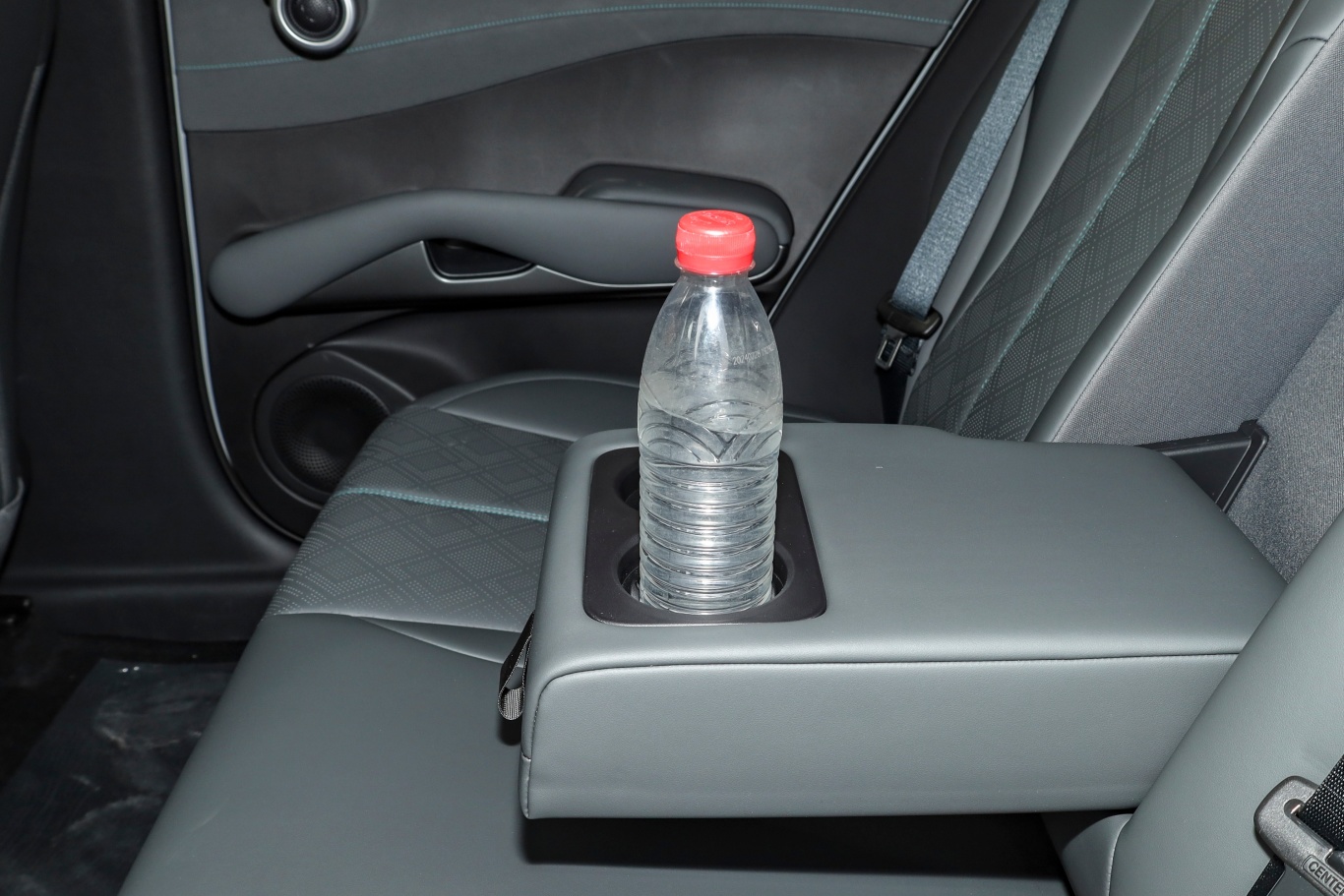 【元PLUS智驾版 430km 超越型后排(第二排)杯架图片-汽车图片大全】-易车