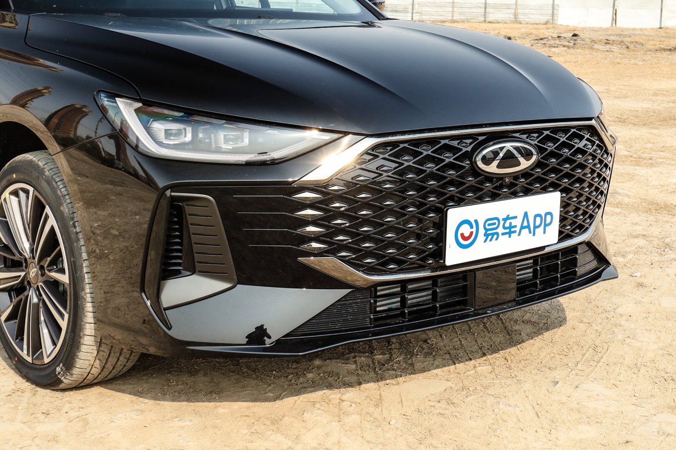 【艾瑞泽8 PRO1.6T 舒适型前格栅侧俯拍图片-汽车图片大全】-易车