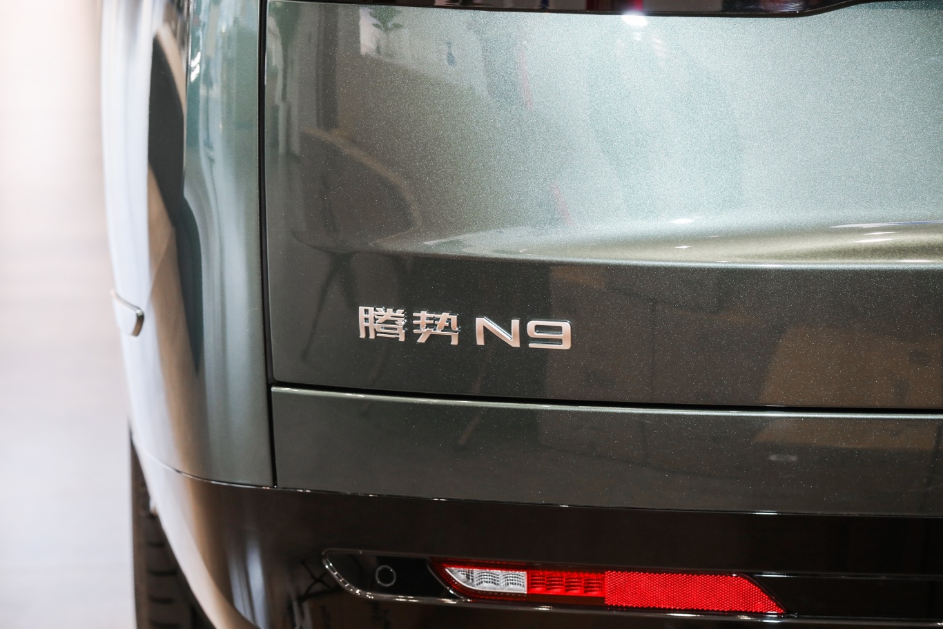 【腾势N92.0T 202km 尊荣型外观细节图片-汽车图片大全】-易车