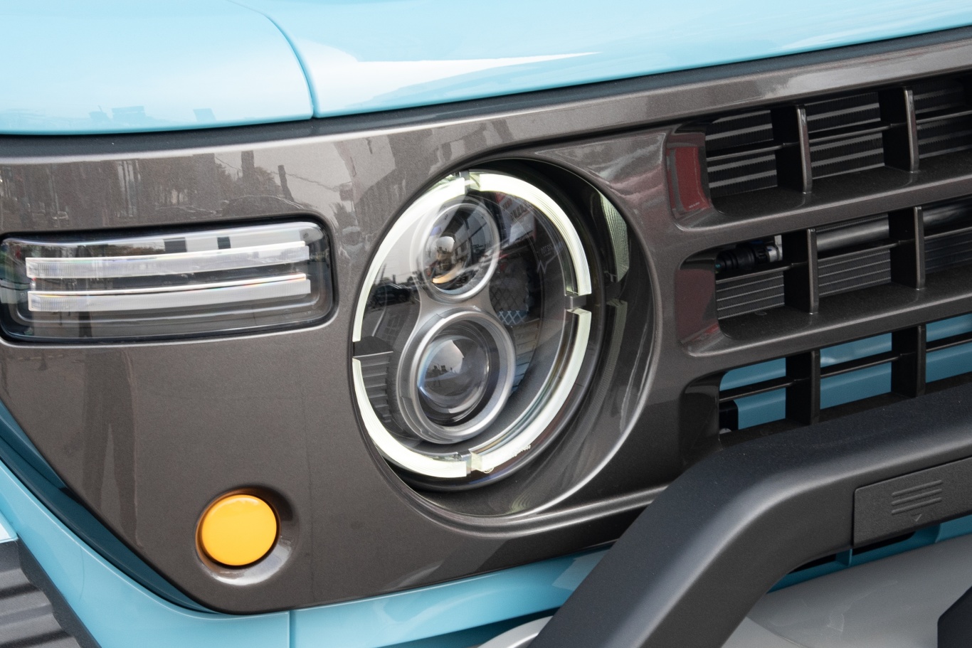 【212 T012.0T 长风版 汽油大灯侧45度俯拍图片-汽车图片大全】-易车