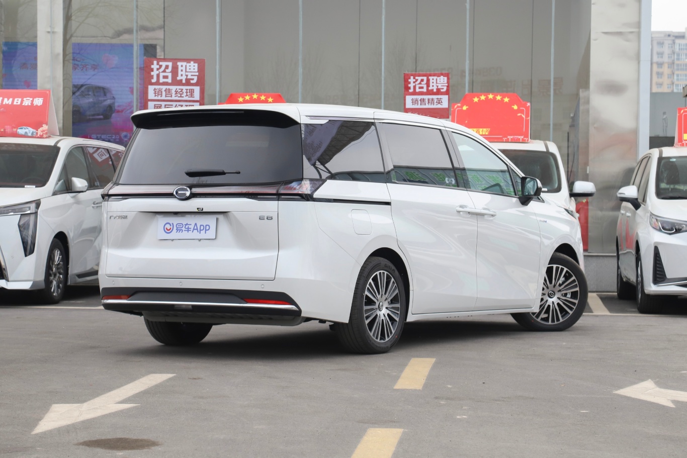 【传祺E8新能源2.0L 150km PRO+侧后45度车头向右水平图片-汽车图片大全】-易车