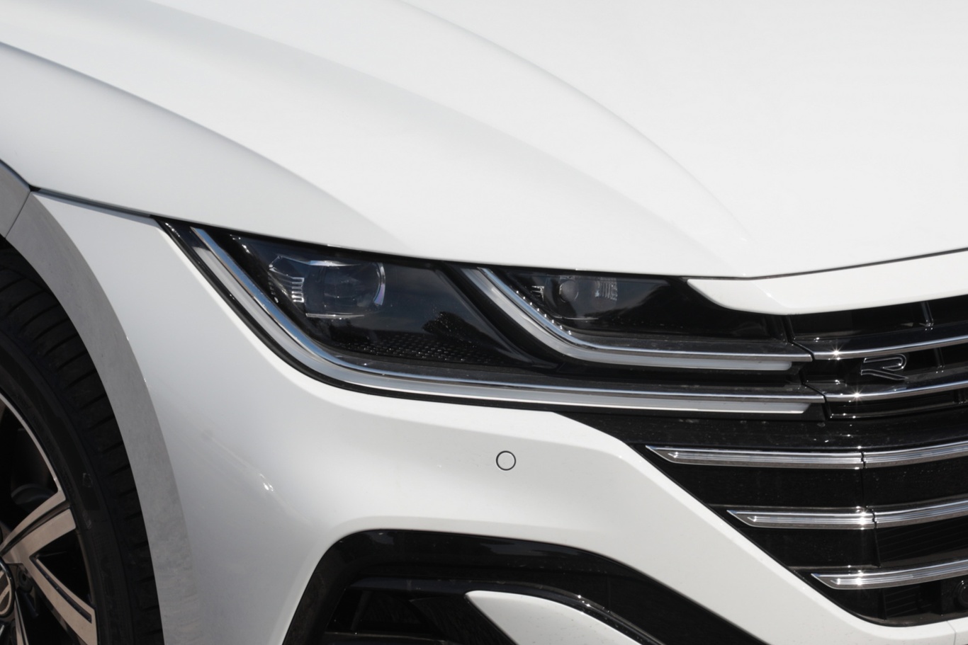 【一汽-大众CC众享款 330TSI 炫目版大灯侧45度俯拍图片-汽车图片大全】-易车