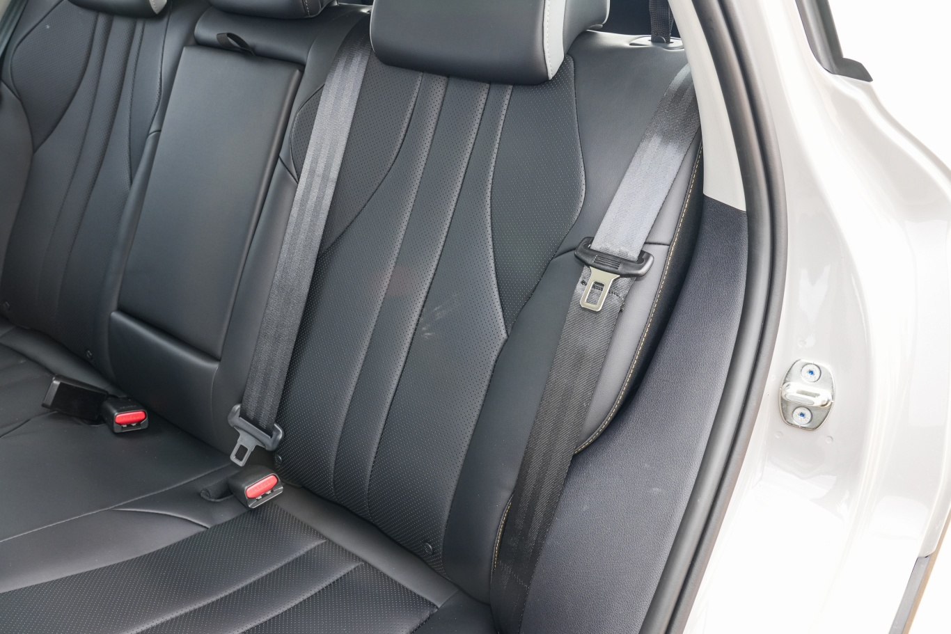 【海狮05DM-i智驾版 1.5L 75km 尊贵型后排空间图片-汽车图片大全】-易车