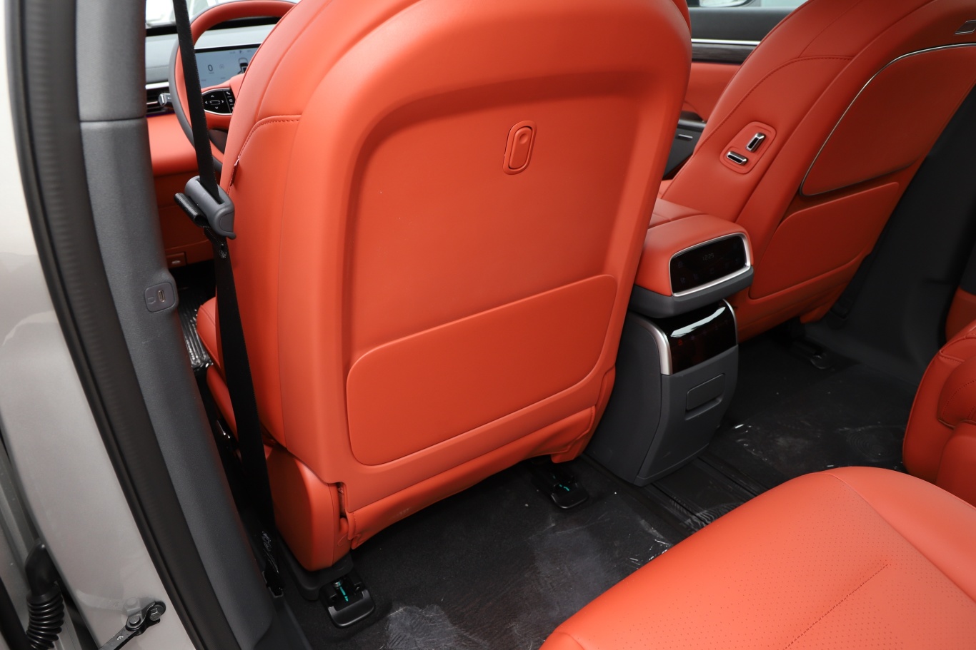 【eπ008增程版 智驾版 210Max 6座后排功能图片-汽车图片大全】-易车