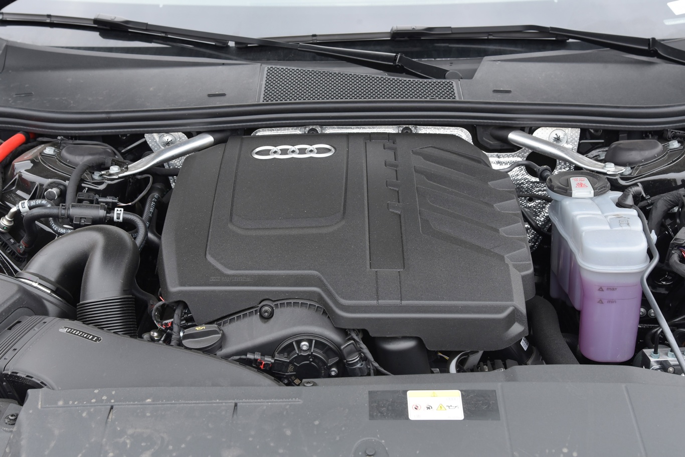 【奥迪A6L45 TFSI quattro 臻选动感型+尊享包发动机/电机特写图片-汽车图片大全】-易车