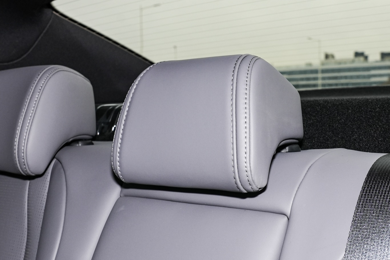 【海豹07DM-i智驾版 1.5L 125km 尊贵型后排空间图片-汽车图片大全】-易车