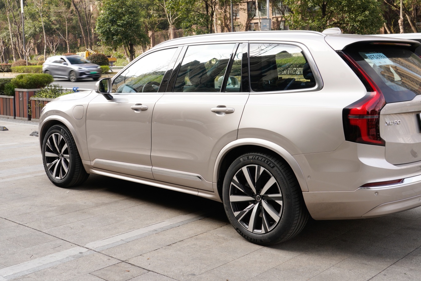 【沃尔沃XC90 插电混动改款 2.0T 62km 智尊豪华版 7座外观细节图片-汽车图片大全】-易车