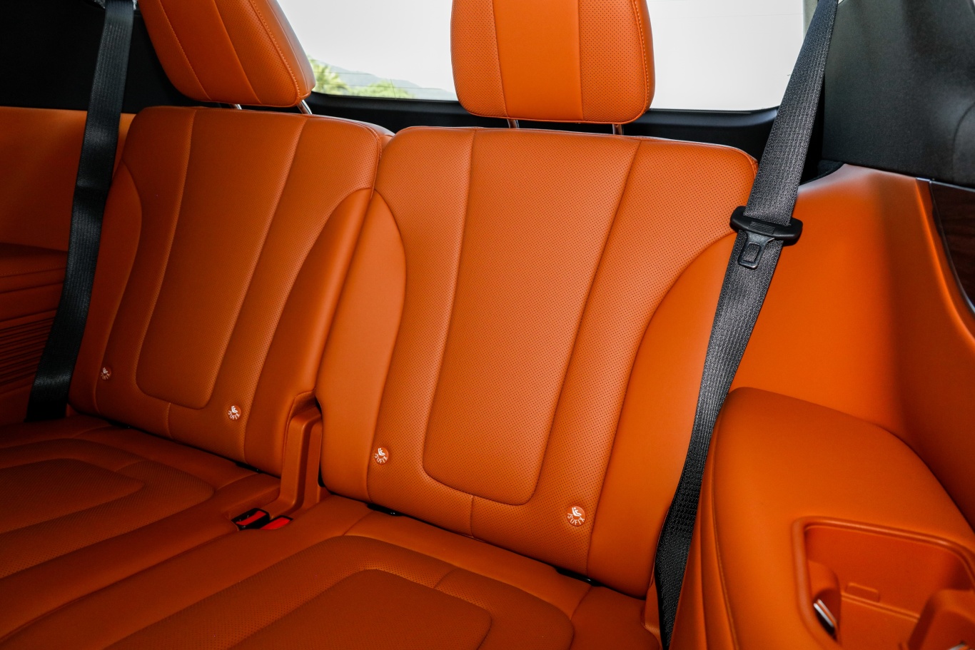 【问界M9增程版 266km Ultra 6座后排空间图片-汽车图片大全】-易车