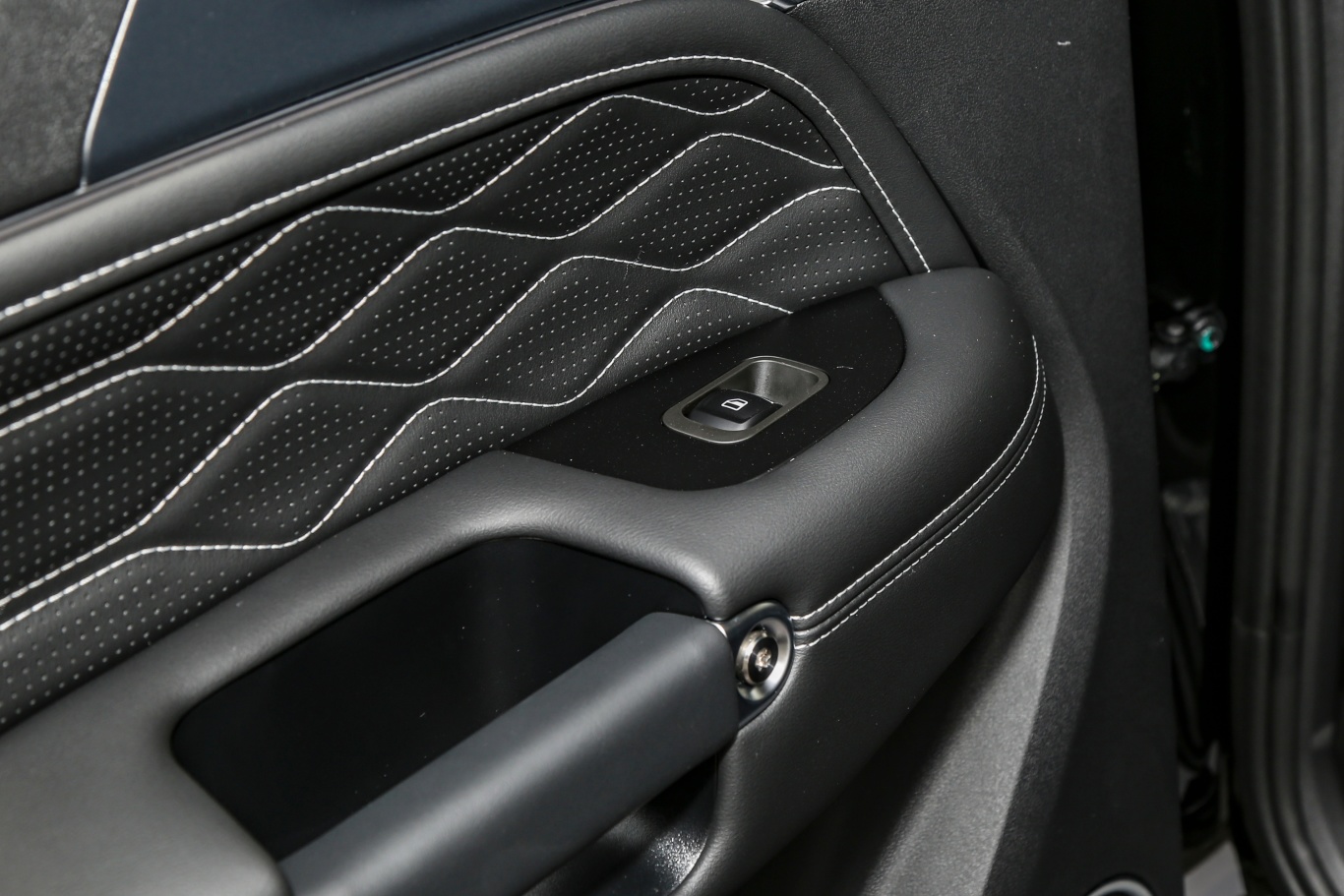 【坦克3002.0T 挑战者 汽油后车窗调节图片-汽车图片大全】-易车