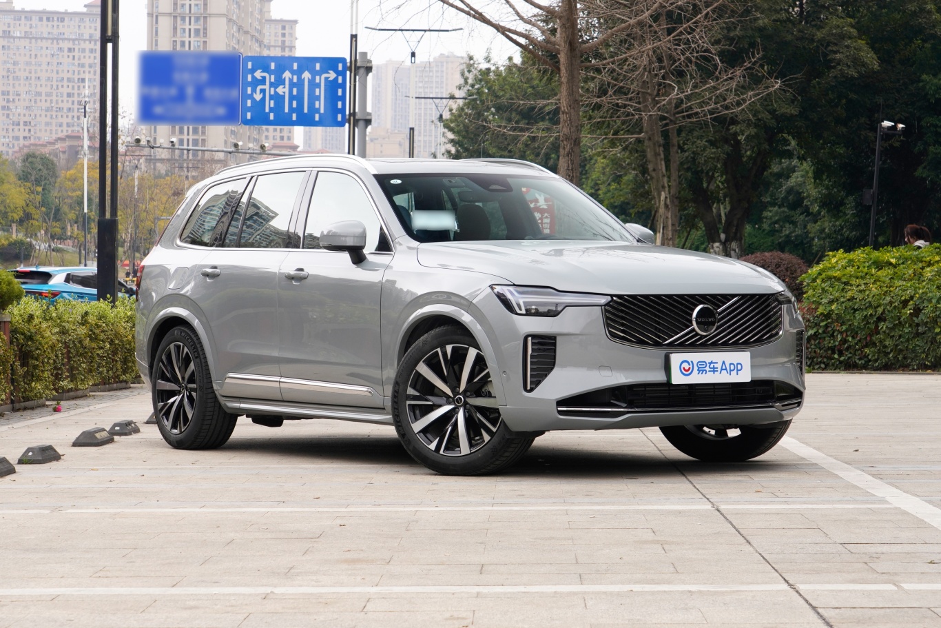 【沃尔沃XC90 插电混动改款 2.0T 62km 智尊豪华版 7座侧前45度车头向右水平图片-汽车图片大全】-易车