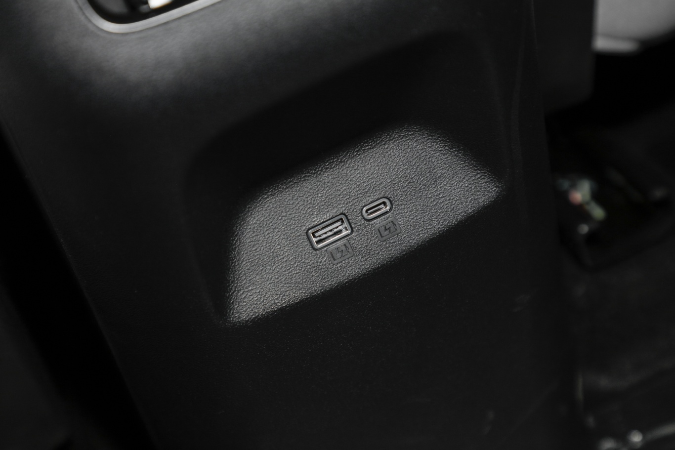 【海狮05EV520km 智航版后排(第二排)充电口图片-汽车图片大全】-易车