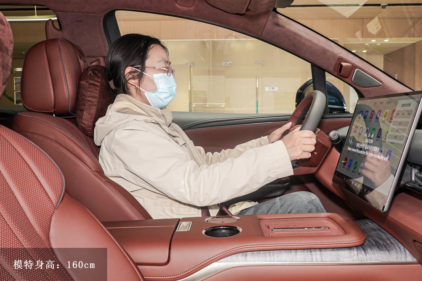 【昊铂HL纯电版 750km 后驱Max激光雷达版 6座前排空间体验图片-汽车图片大全】-易车