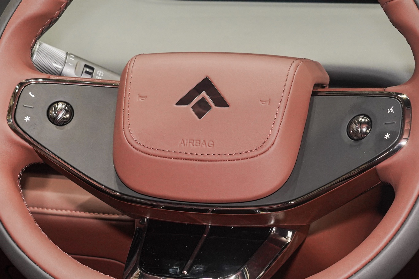 【昊铂HL纯电版 750km 后驱Max激光雷达版 6座主驾安全气囊图片-汽车图片大全】-易车