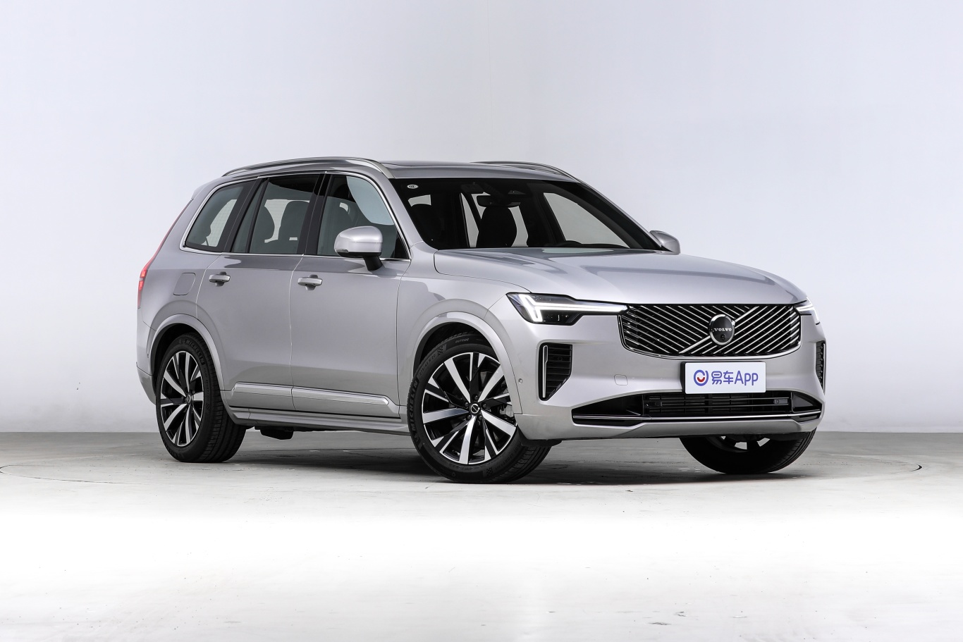 【沃尔沃XC90 插电混动改款 2.0T 62km 智尊豪华版 7座侧前45度车头向右水平图片-汽车图片大全】-易车