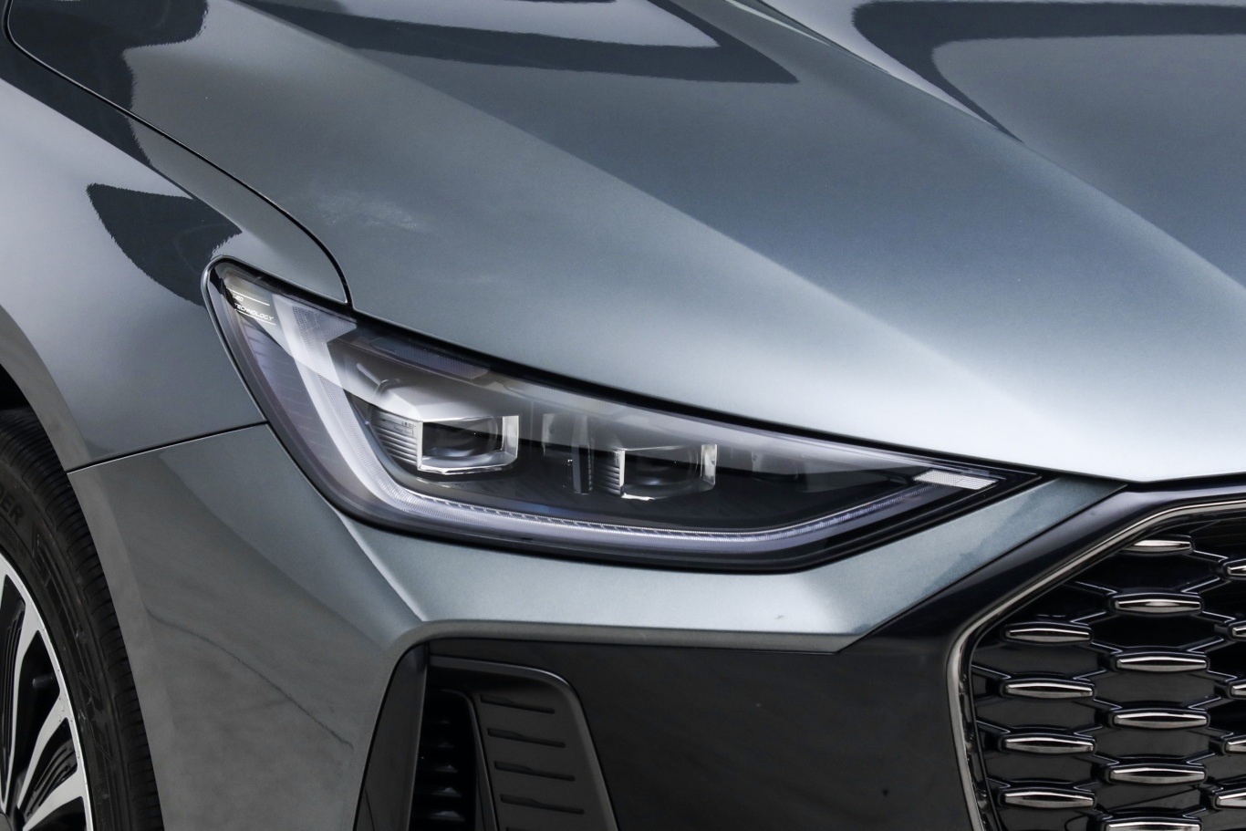 【风云A8L1.5T 145km 豪华型大灯侧45度俯拍图片-汽车图片大全】-易车