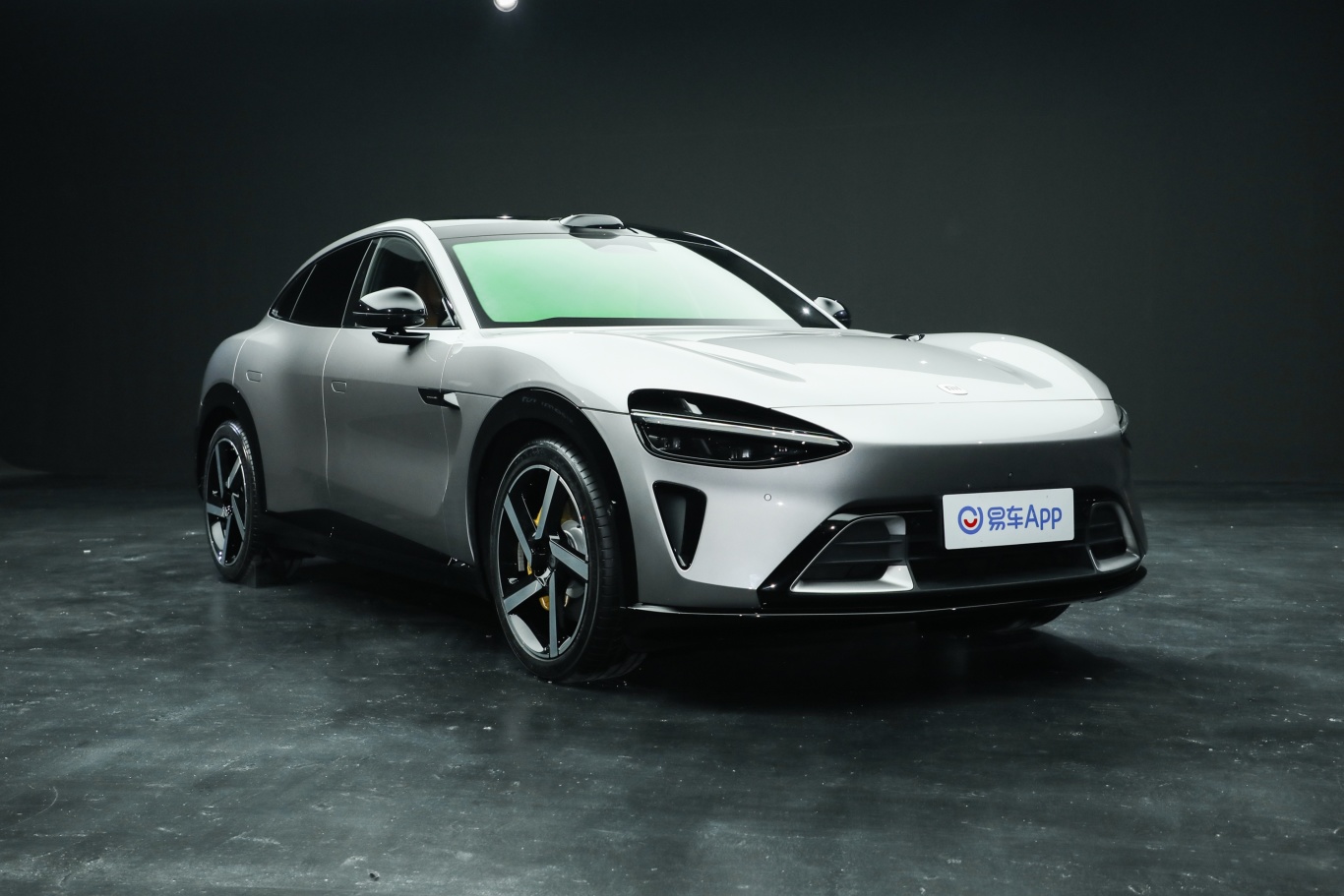 【小米YU7760km 四驱Max版侧前45度车头向右水平图片-汽车图片大全】-易车