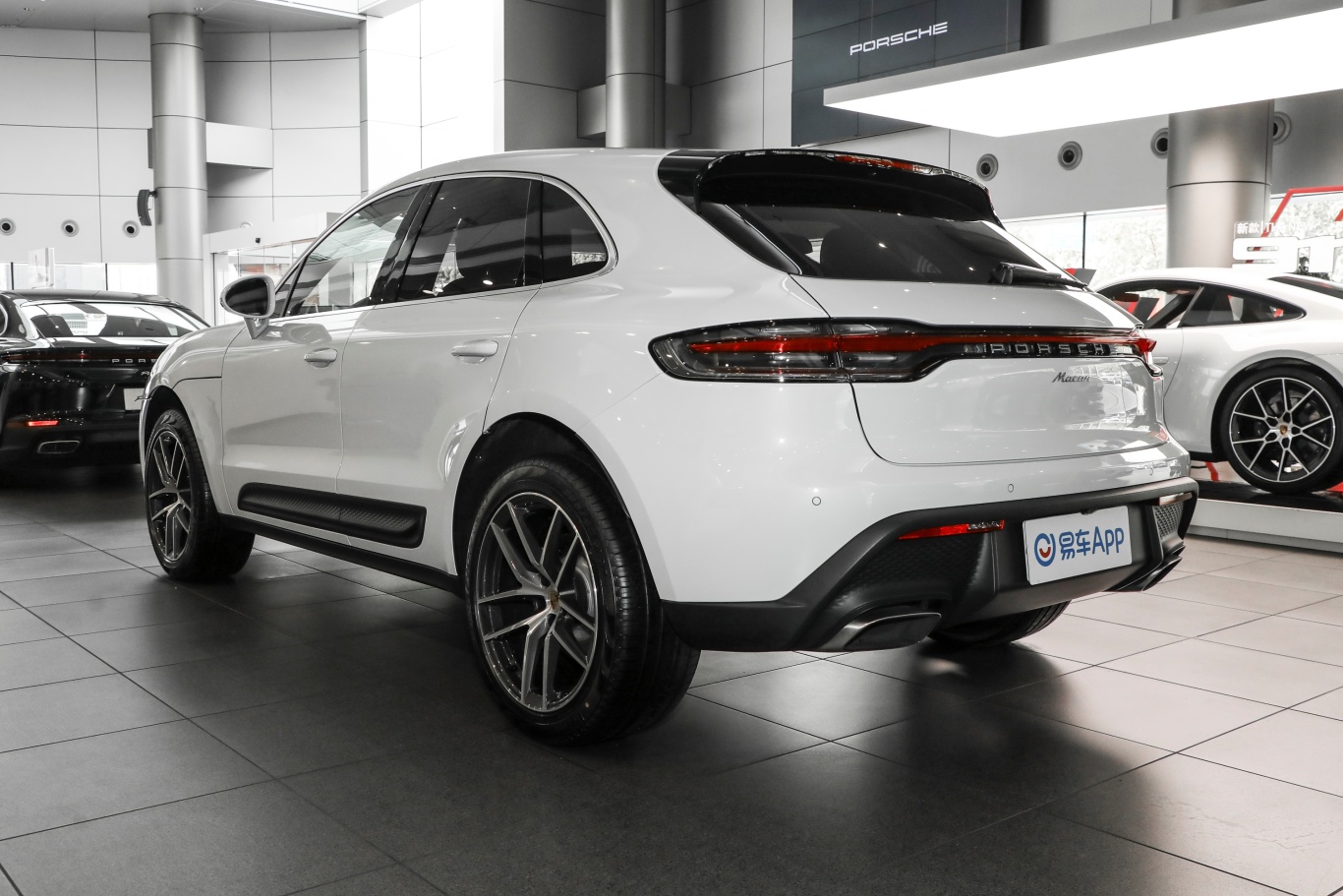 【MacanMacan 2.0T 逐梦版侧后45度车头向左水平图片-汽车图片大全】-易车