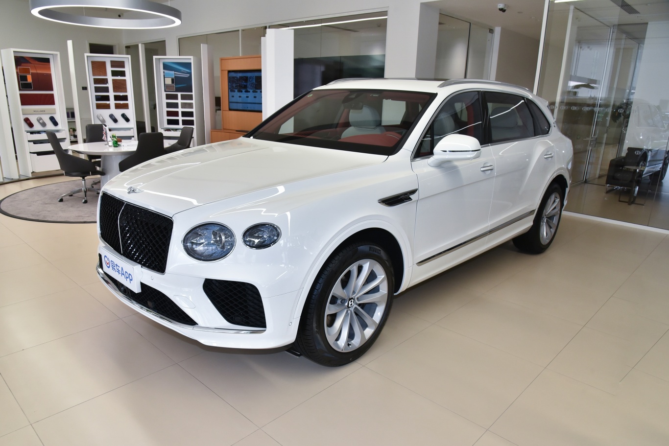 【添越4.0T V8 长轴距版侧前45度车头向左水平图片-汽车图片大全】-易车