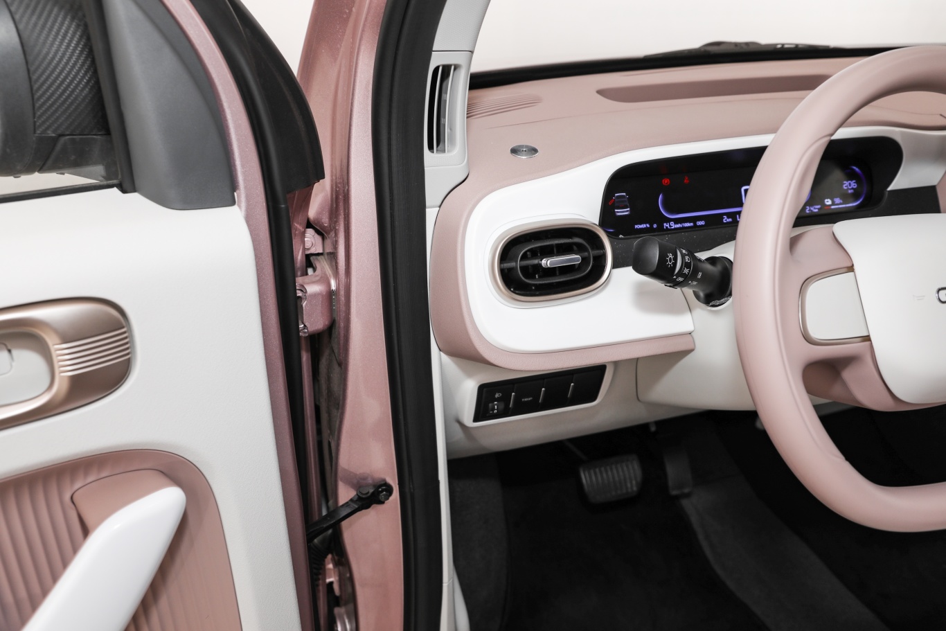 【熊猫熊猫mini 210km 元气熊主驾驶位图片-汽车图片大全】-易车