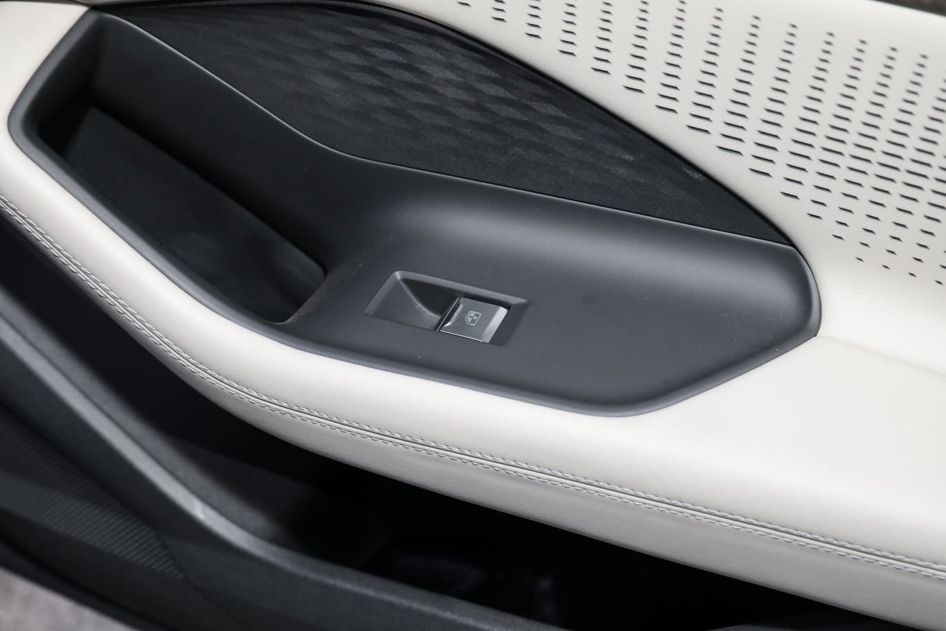 【奥迪A5L2.0T 领航版副驾驶位图片-汽车图片大全】-易车