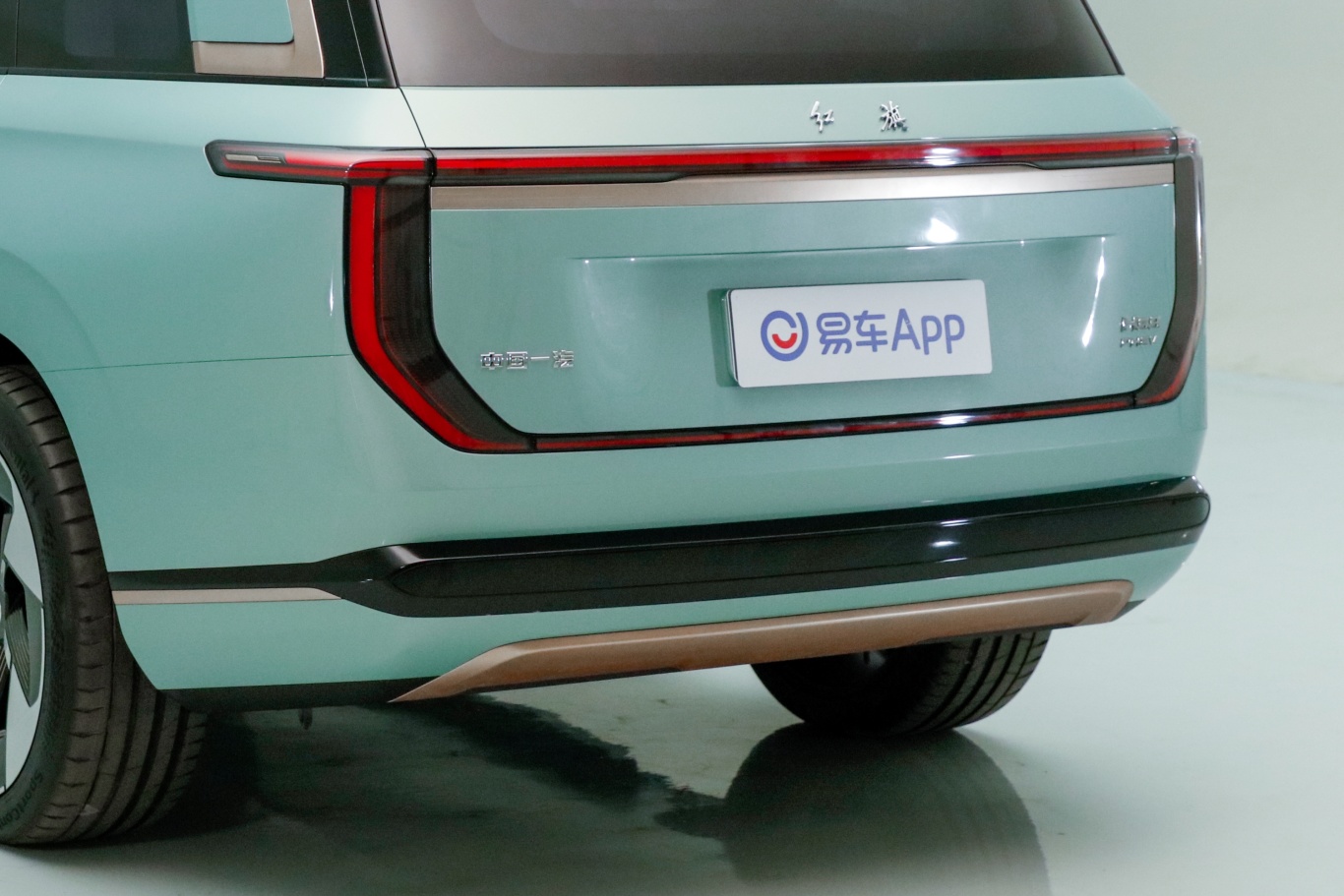 【红旗HS9 PHEV标准版车尾特写图片-汽车图片大全】-易车