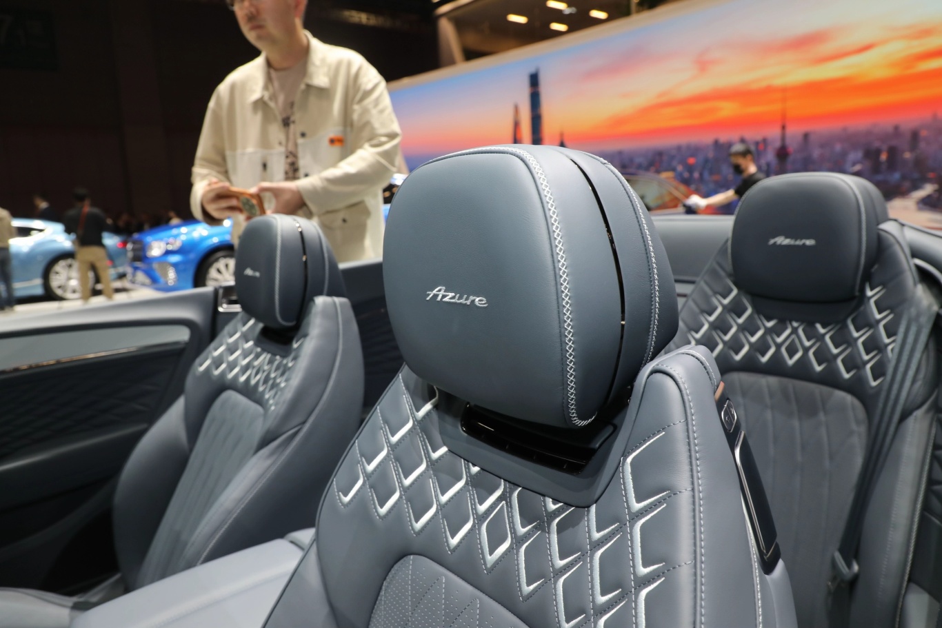 【欧陆4.0T GT V8 敞篷雅度版前排图片-汽车图片大全】-易车