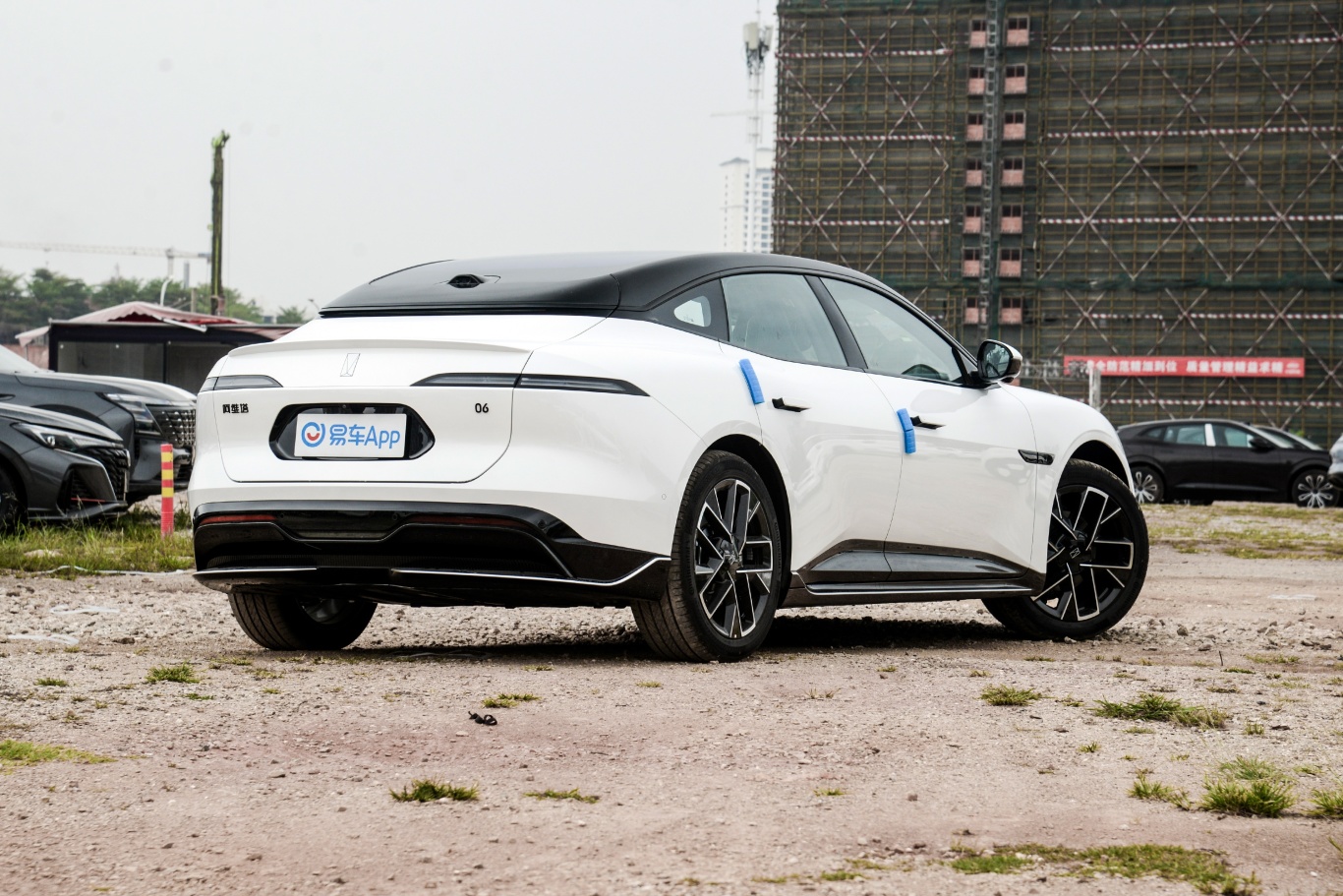 【阿维塔06纯电版 650km 后驱Pro侧后45度车头向右水平图片-汽车图片大全】-易车