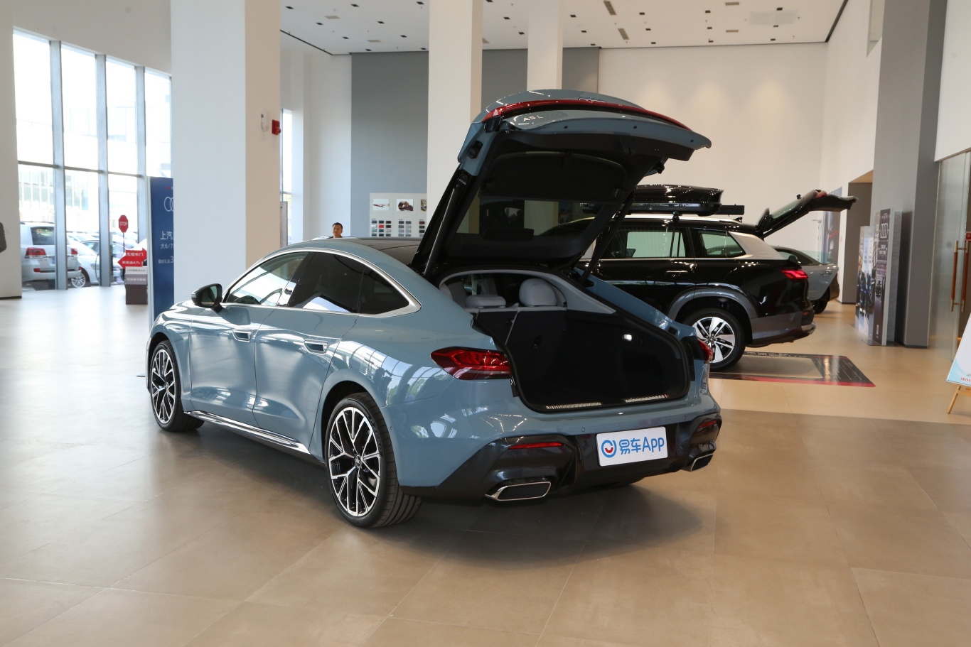 【奥迪A5L Sportback试装车后备厢开启45度侧拍图片-汽车图片大全】-易车