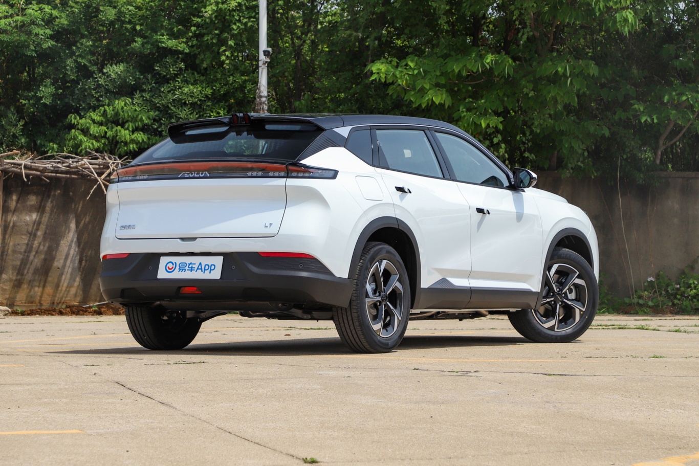 【东风风神L7插电混动 1.5T 205km 205超长续航畅享型侧后45度车头向右水平图片-汽车图片大全】-易车