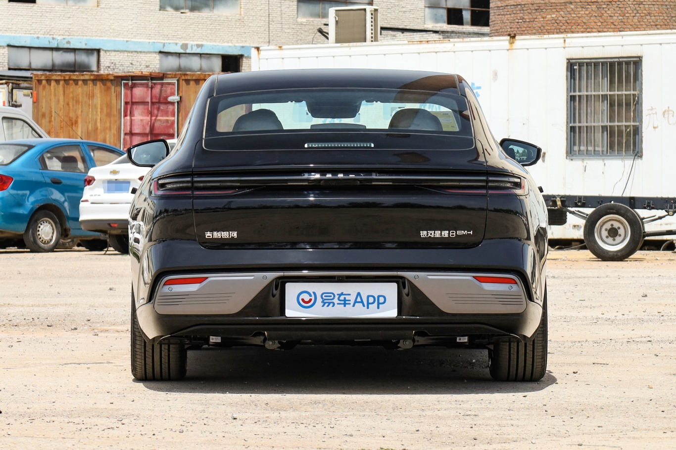【银河星耀8EM-i 1.5L 130km 尊贵版正后水平图片-汽车图片大全】-易车