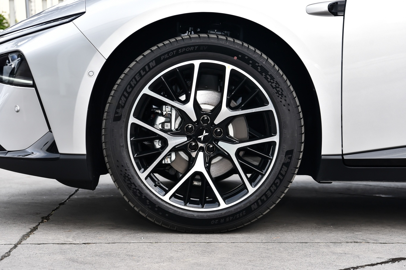 【小鹏P7+685 超长续航 Max 旗舰版前轮毂造型图片-汽车图片大全】-易车